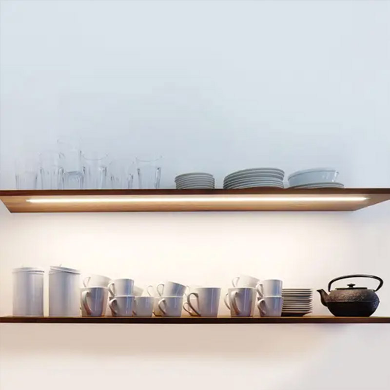 Belysning i hylla med LED-list & LED-strip | Ljuskoncept