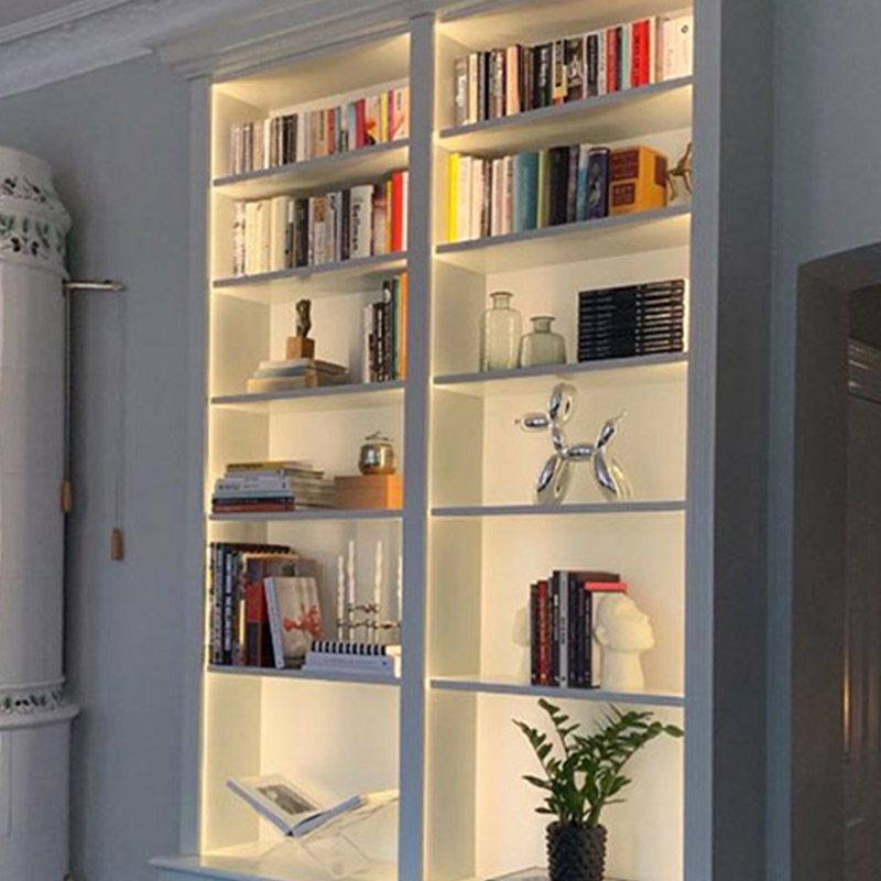 Belysning i hylla med LED-list & LED-strip | Ljuskoncept